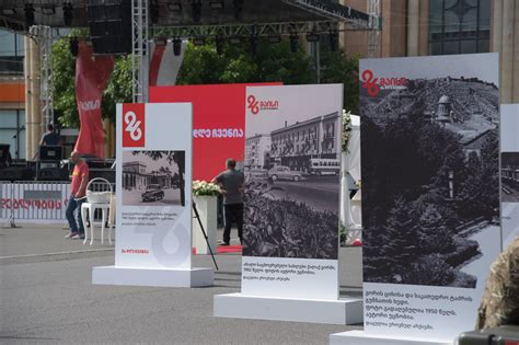 გორის 🇬🇪 გორში ცენტრალურ მოედანზე საზეიმო ღონისძიებები მიმდინარეობს