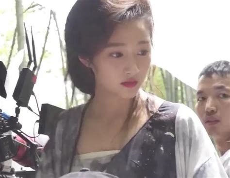 本以為關曉彤穿古裝會很奇怪，看了照片後，瞬間心開始砰砰跳 每日頭條