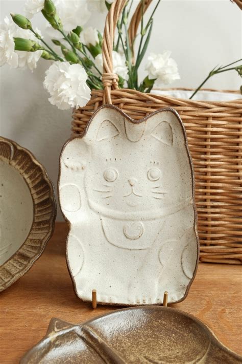 Mashiko Pottery Yoshizawa Lucky Cat Plate Yochi Cups