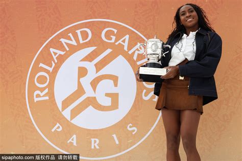 法网女单冠军高芙拍摄冠军写真