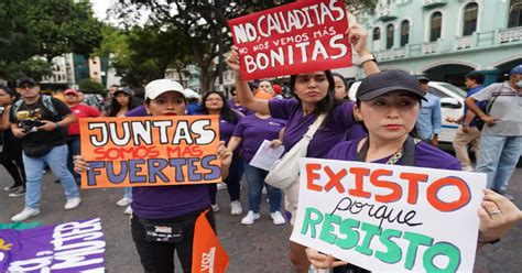 Marcha Por El Día Internacional De La Erradicación De La Violencia