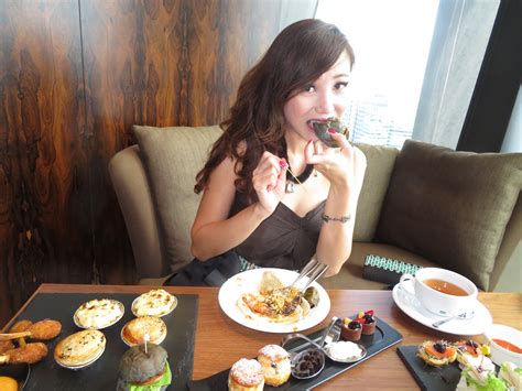 Kee Hua Chee Live Sex Goddess Corinna Tan Treated Her Living Divinity Dato Kee Hua Chee To