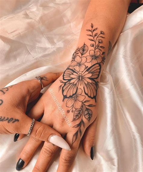 9 Hand Tattoos For Women Ideas Hand Tattoos For Women Tattoos For