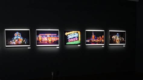 中村 治 写真展「neon Tour」が2025年1月7日（火）～18（土）東京・キヤノンギャラリー銀座で開催中。 Webカメラマン