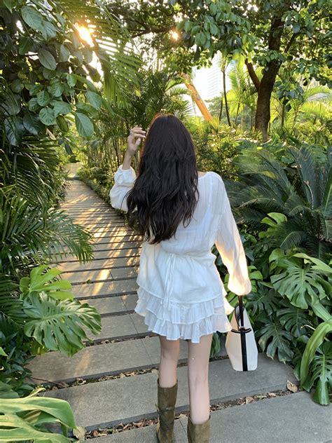 블라우스 스커트 상하 세트 화이트 스트라이프 면 브이넥 로우숄더 벌룬소매 루즈핏 블라우스 허리밴딩 하이웨스트 프릴 더블 캉캉 미니 스커트 치마 투피스 셋업