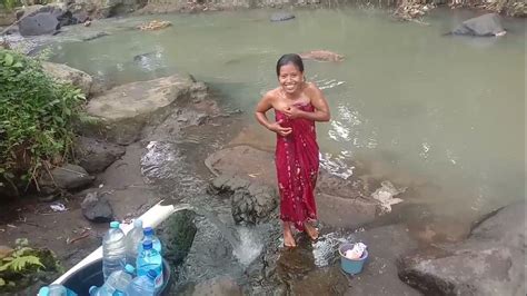 Mengintip Cewek Lagi Mandi Di Sungai Youtube