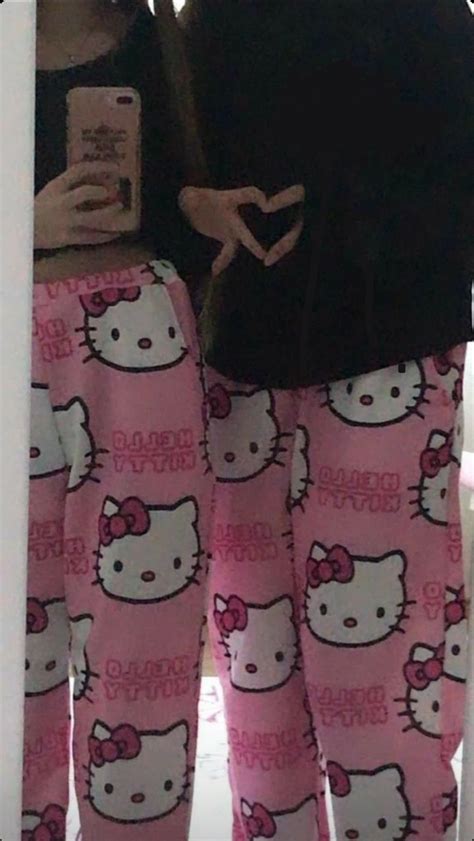 Pin De Madziula Ezz En Slodkie🫶🏻 Hello Kitty Pijamas De Parejas