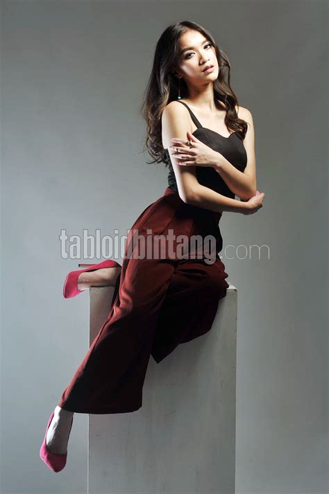 Estherlita Corraima Si Cantik Presenter Infotainment Silet