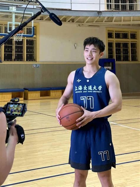 上海交大183cm篮球帅哥被采访！！ 潮男潮北