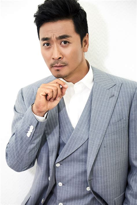 黄俊鹏最新写真曝光 优雅绅士眼神深邃凤凰网