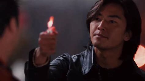 靓坤的墙头草小弟傻强，一见情况不对，立马出卖靓坤墙头草小弟新浪娱乐新浪新闻