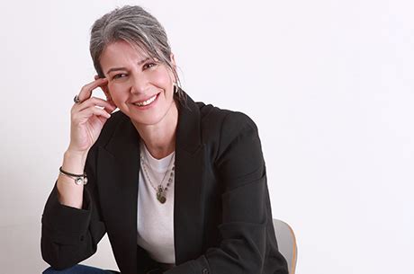 Alışılmış Dışında Gelişen Bir Anne Kız Hikayesi Anne Çiçekleri KÜLTÜR SANAT