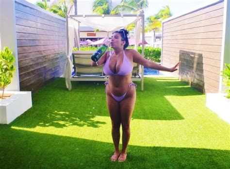 7 Hot Sexy Whatifjulia Bikini Pics