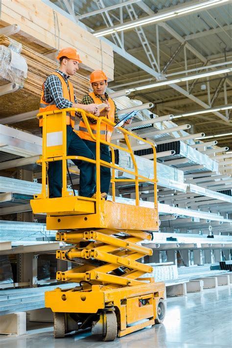 13 Best Scissor Lift Safety Tips Updated For 2023