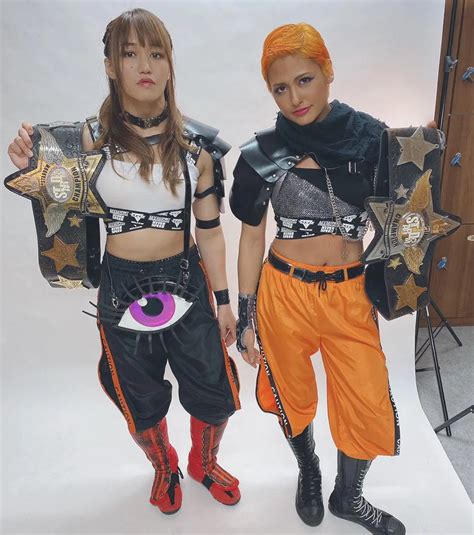 Syuri And Giulia Scrolller