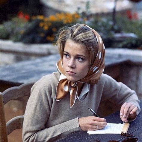 35 Stunning Photos That Defined Fashion Styles Of Jane Fonda In The