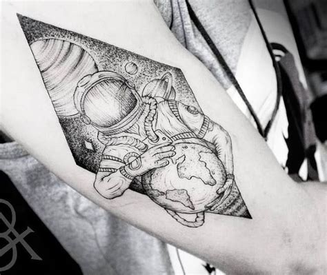 23 Tatuagens De Astronautas Astronaut Tattoo Tattoos Planet Tattoos