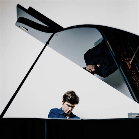 12 04 25 Robert Neumann Piano Zagreb Soloist