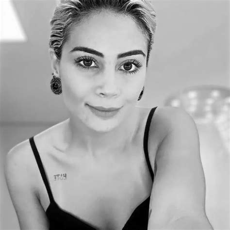 Catia Daciane Catia Daciane • Threads Say More