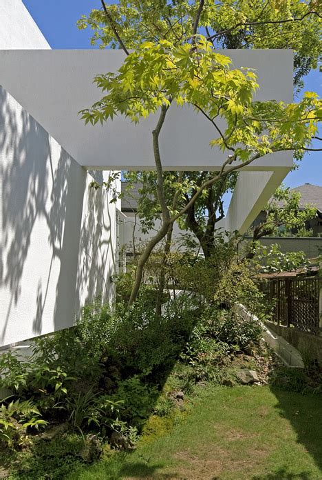 Floating Fence Wraps House And Doll Making Studio By Uid Architects