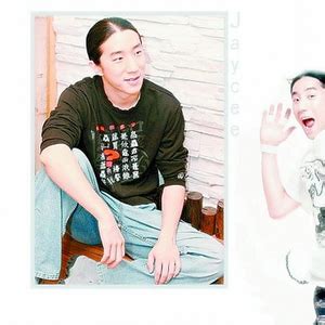 成龙有 恋发癖”？下令房祖名留长发图手机新浪网