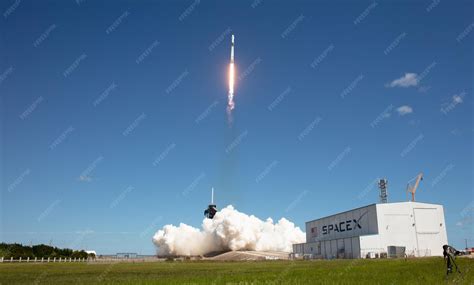Premium Photo Rocket Launch Falcon Heavy Flacon 9 Space X Space Craft