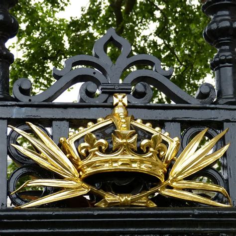 Royal Things to do in London - Bespoke Genealogy