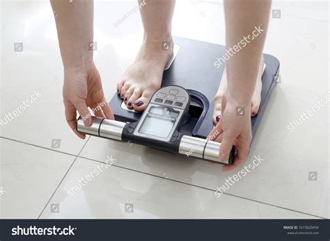 Weighing Measuring Body Composition Woman On स्टॉक फ़ोटो 1615020454 Shutterstock