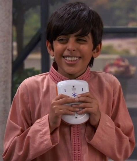 Ravi Ross Disney Wiki Fandom Parejas De Películas Imagenes