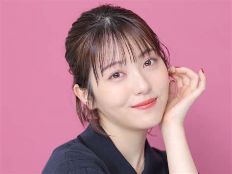 浜辺美波が25歳に！ 振袖、ハイトーンヘアの制服姿20代の貴重オフショットをイッキ見 2ページ目 エンタメ コラム ｜クランクイン！