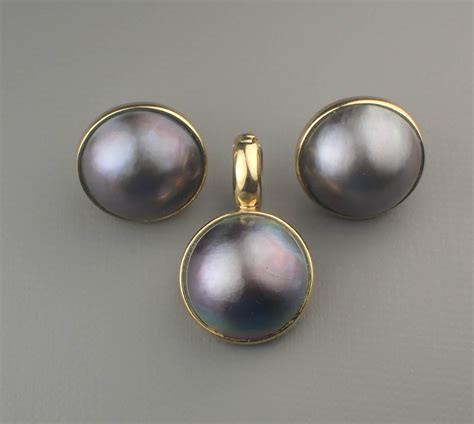 Lot Black Mabe Pearl Pendant And Earrings Set