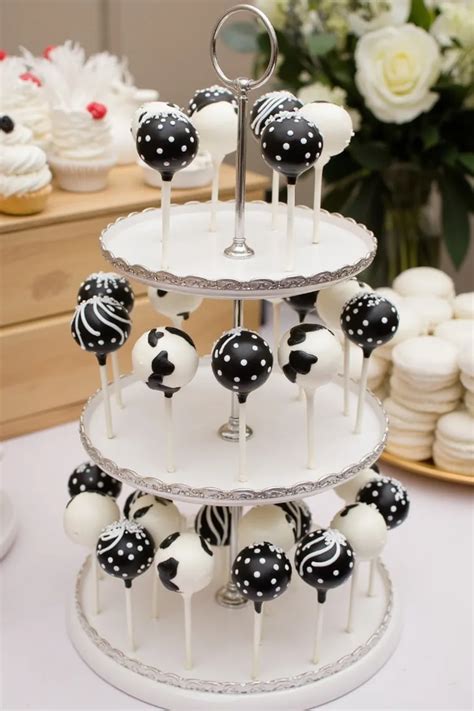 21 Black And White Wedding Ideas For Your Big Day