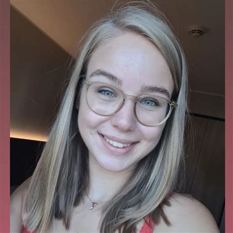 Cheyenne Nauendorf Praxismanagerin Und Teamleitung Mit