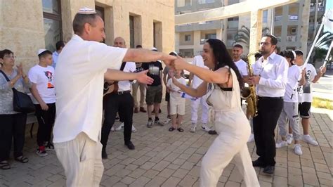 נעימת השיכורים הפייטן אוריאל בן ברוך אירוע יהודי לנשמה בר מצווה בבית כנסת Youtube