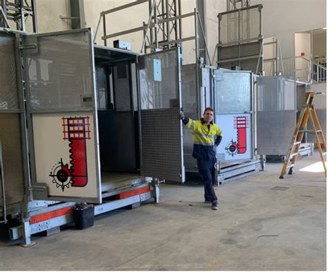 De Jong Hoists Aus