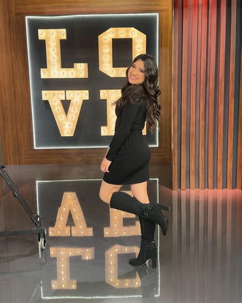Maxine Bernal “se Avispó La Maxine ” Claro Que Si 😘 Enamorandonosusa Univision