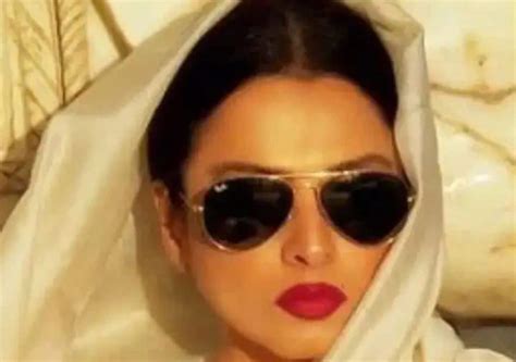 Rekha Allegedly Lost Control While Shooting An Intimate Scene With This Actor Four Year Older