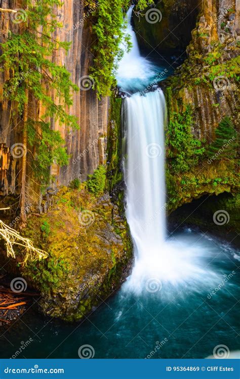 Toketee Falls Northwestern Oregon Coast Stock Image Image Of Falls
