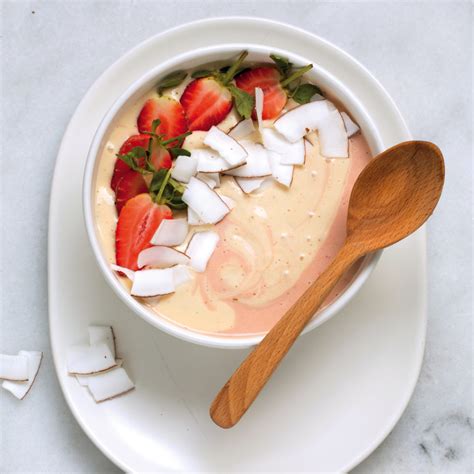 Strawberry And Banana Fro Yo Bowls