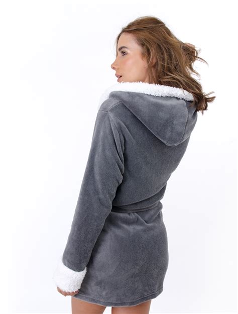 Bata April Marie France