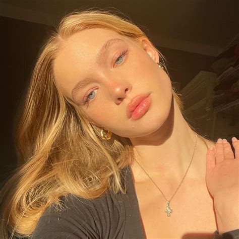 Clara ☯︎︎ ̈ No Instagram 👷🏼” Green Eyes Blonde Hair Prettiest