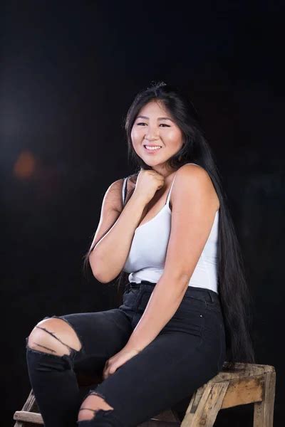 Stunningly Beautiful Curvy Asian Girl With Long Gorgeous Hair — Stock