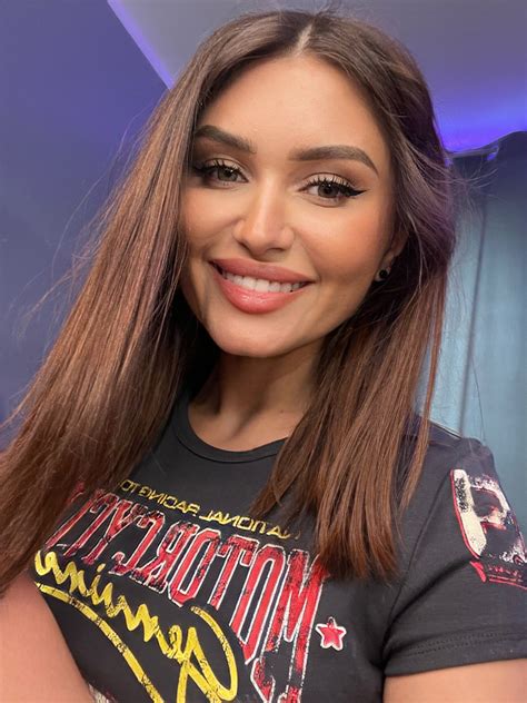 Cute Enough 🙈 Sexy