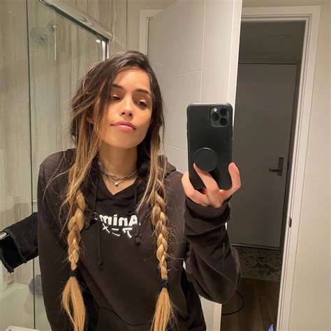 Selfie R Offlinetvgirls