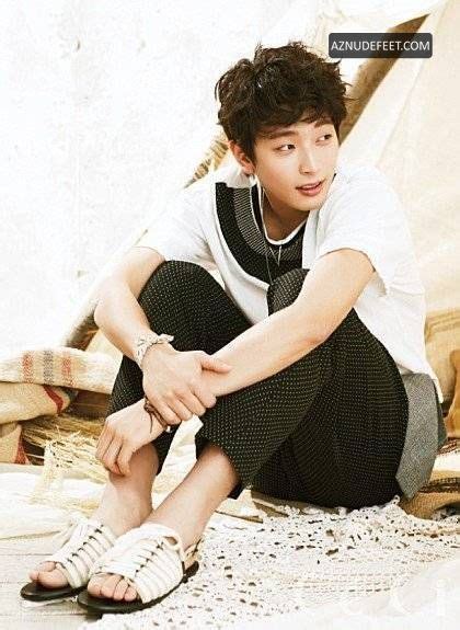 Jin Woon Jung Feet Aznudefeet Men