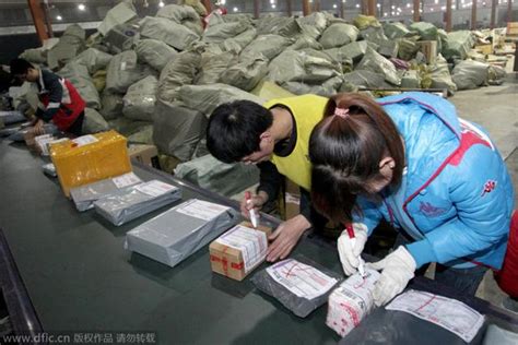 实拍河南最大快递分拣线：1人1天3000件新浪图片