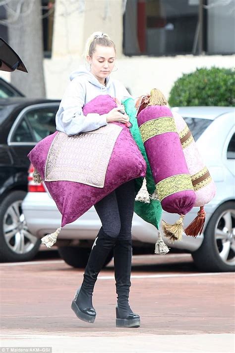 Miley Cyrus Goes The Indian Way Performs Lakshmi Puja At Her Home See