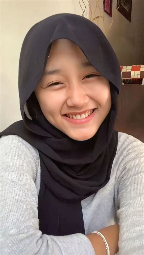Pin Oleh Yanuar Budiman Di Hijab Melayu 2 Gaya Wanita Jeans Wanita Gadis Pirang