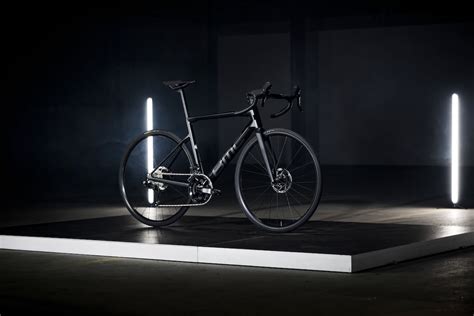 Den Nya Bmc Teammachine Slr Landsvägscykel Högpresterande Från Schweiz Velomotion