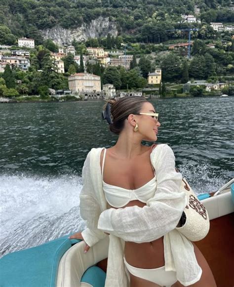 Pin By Frida Sofia On Instastories Beach Outfit Summer Poses